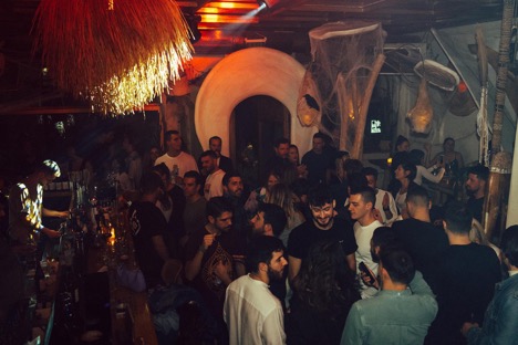 Our Pick from Psyri’s neighborhood best bars – Athens Bites