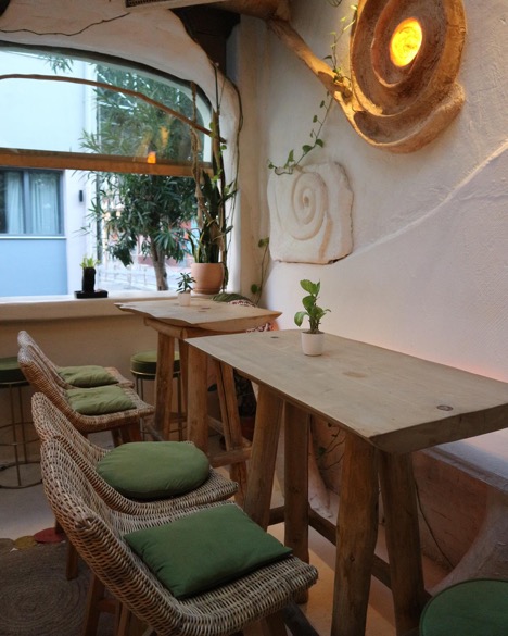 Our Pick from Psyri’s neighborhood best bars – Athens Bites